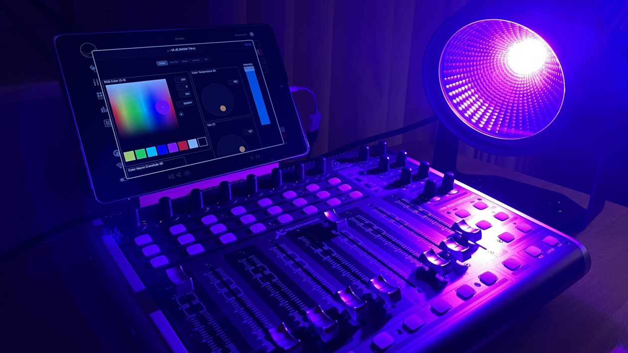 StageLight – The smart stage lighting console