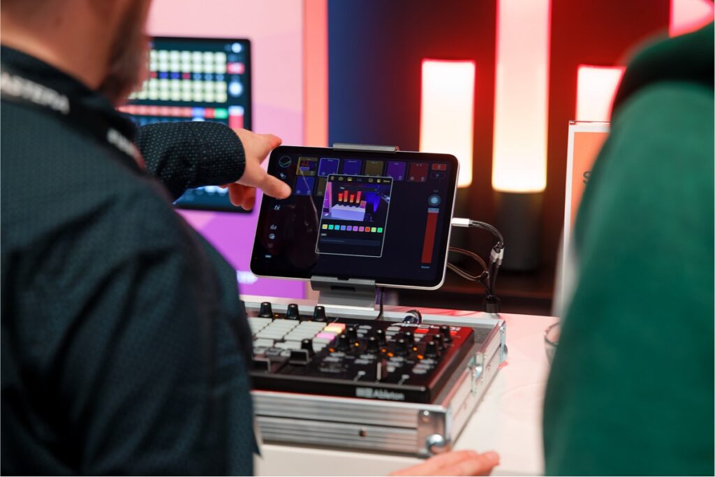 Professional Lighting Control. On iPad. – StageLight